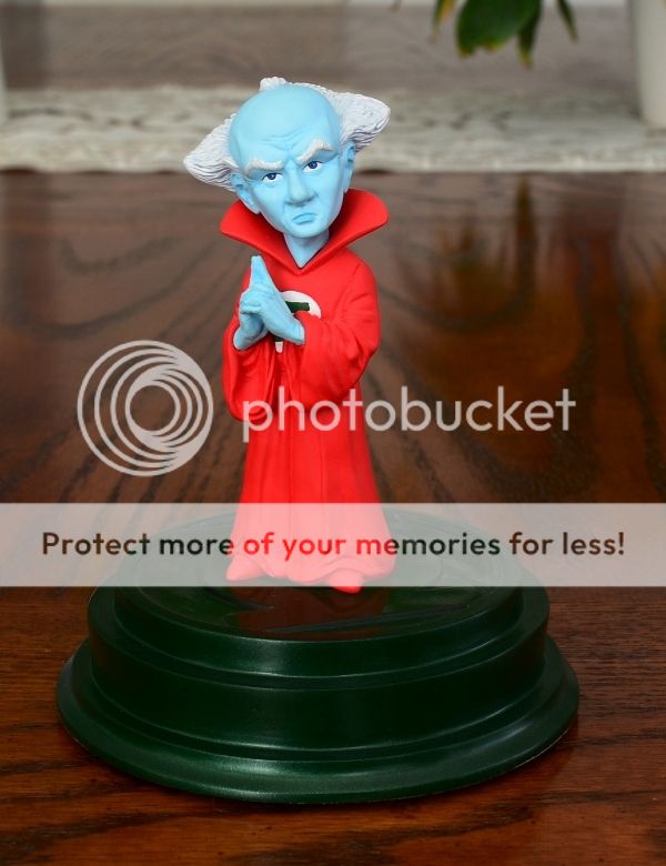 Guardian Ganthet statue sculpted by Sam Greenwell (2002) - Statue Forum